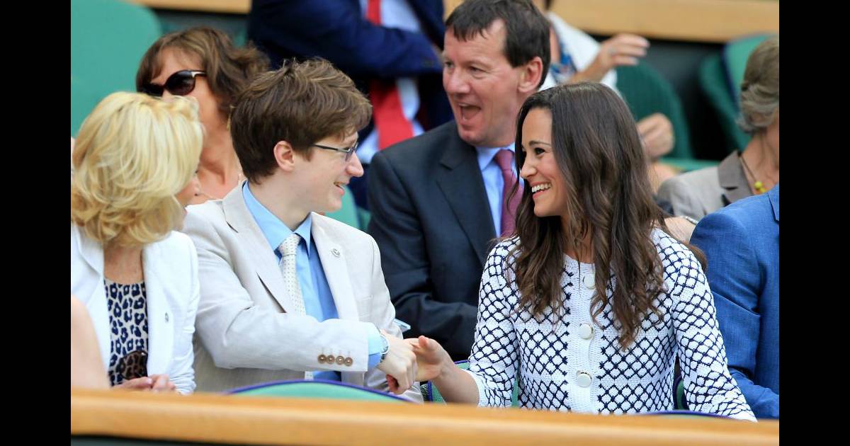 Pippa Middleton était assise à côté de la comédienne Felicity Kendal et ...