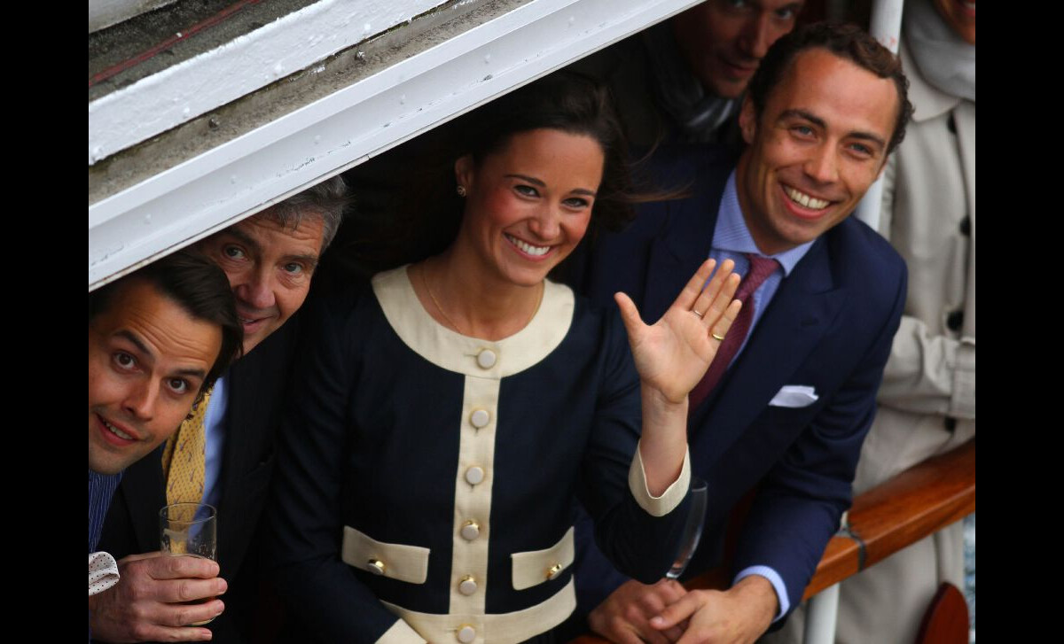 Photo : Pippa Middleton lors de la parade fluviale sur la Tamise pour ...