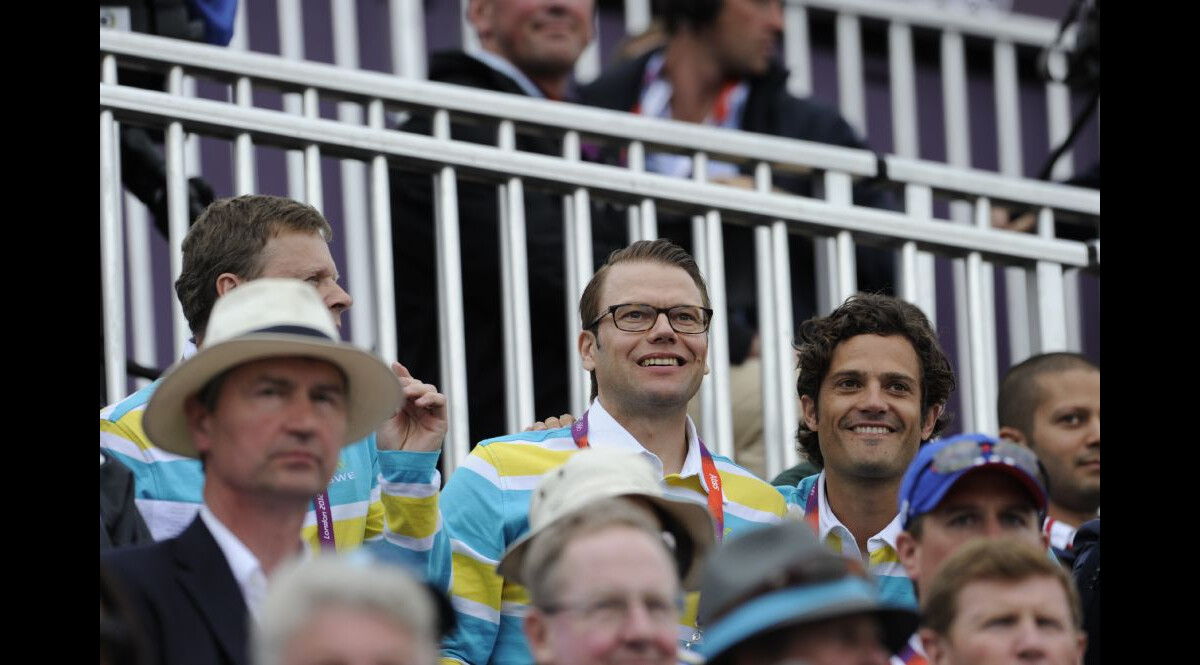 Photo : Le prince Daniel de Suède et le prince Carl Philip devant la ...