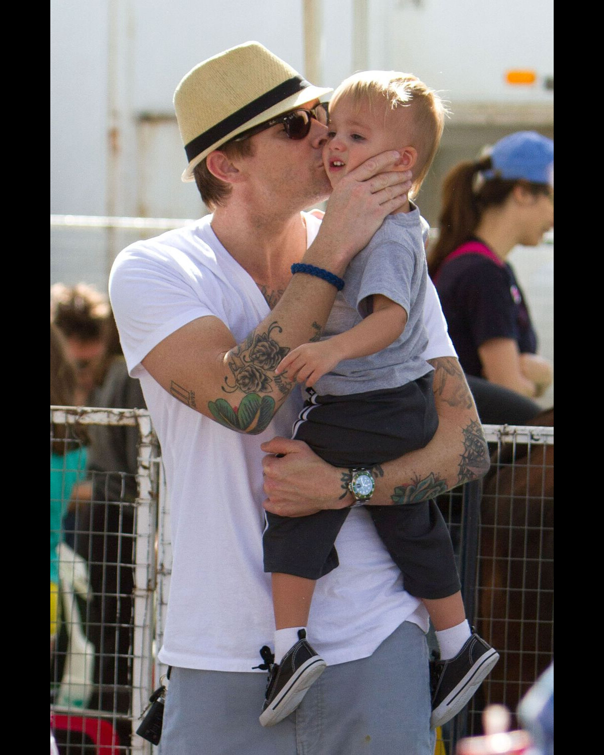 Photo : Mark McGrath, ici avec son fils Lydon en avril 2012, a épousé ...