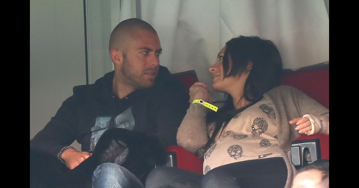 Emilie Nef Naf très enceinte et amoureuse avec Jérémy Ménez devant PSG ...