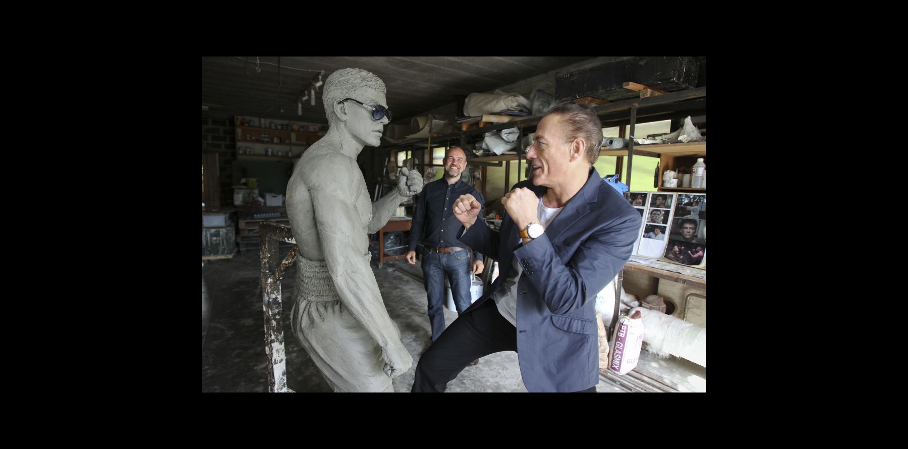Jean-Claude Van Damme : Très fier d'une statue de bronze à son effigie ...