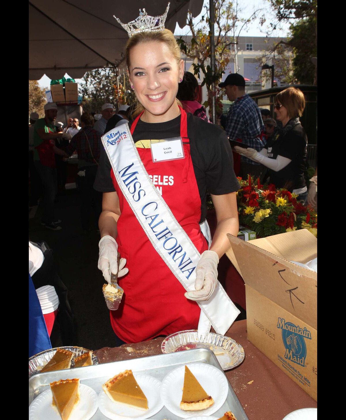 Photo : Leah Cecil se charge de donner à manger aux SDF à Los Angeles ...