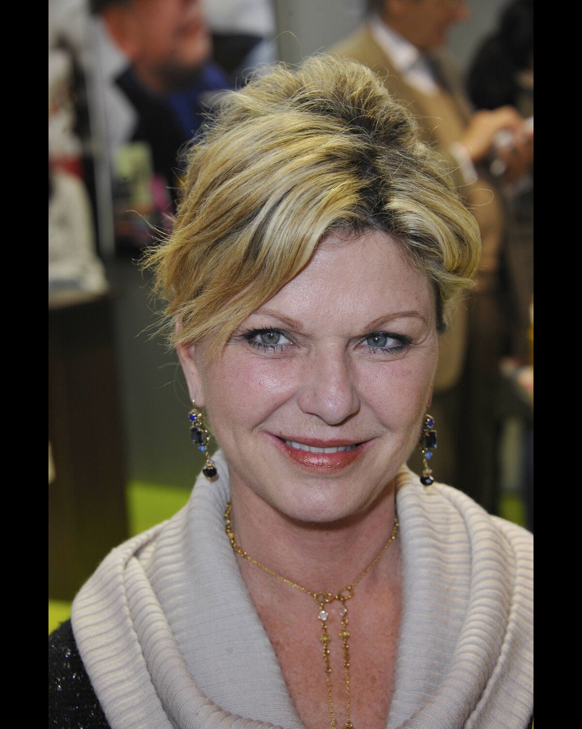 Vidéo : Jeane Manson à Paris le 18 mars 2012. - Purepeople