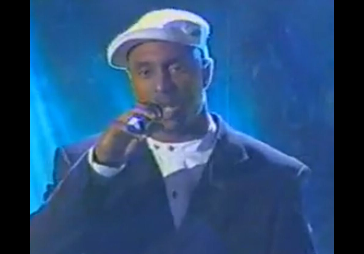 Vidéo : Jay a connu la gloire avec son groupe les Poetic Lover dans les ...