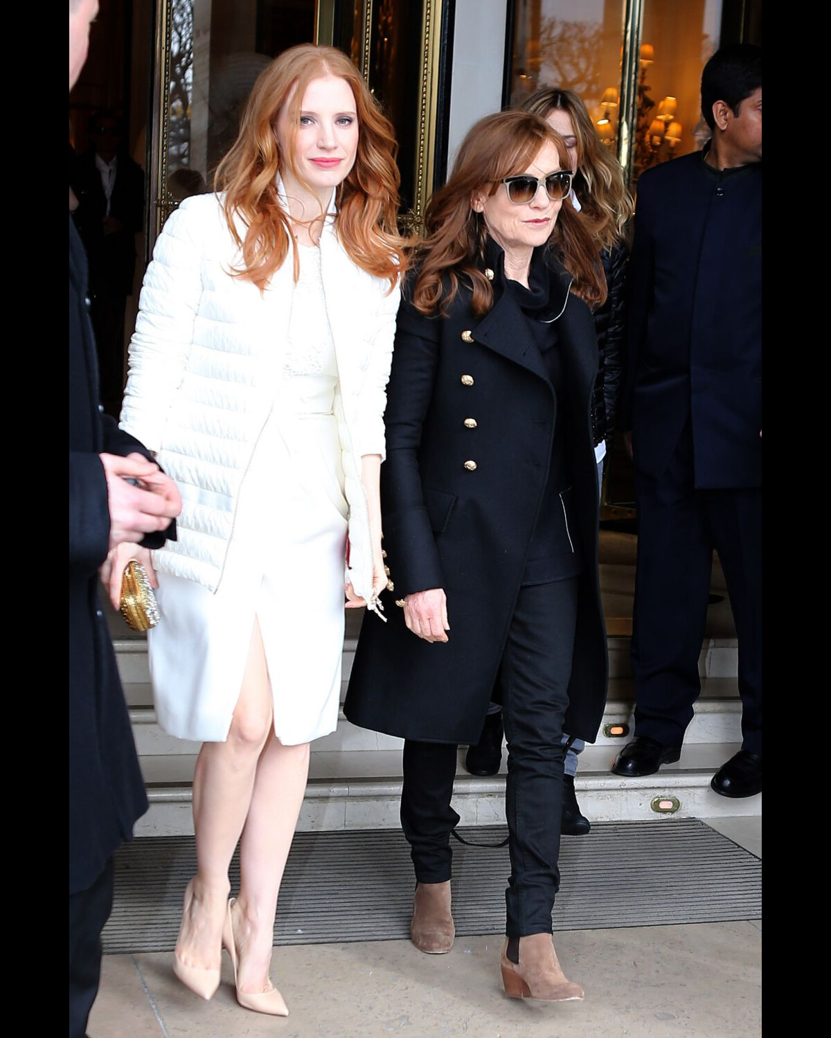 Photo : Jessica Chastain et Isabelle Huppert quittent l'hôtel Le ...