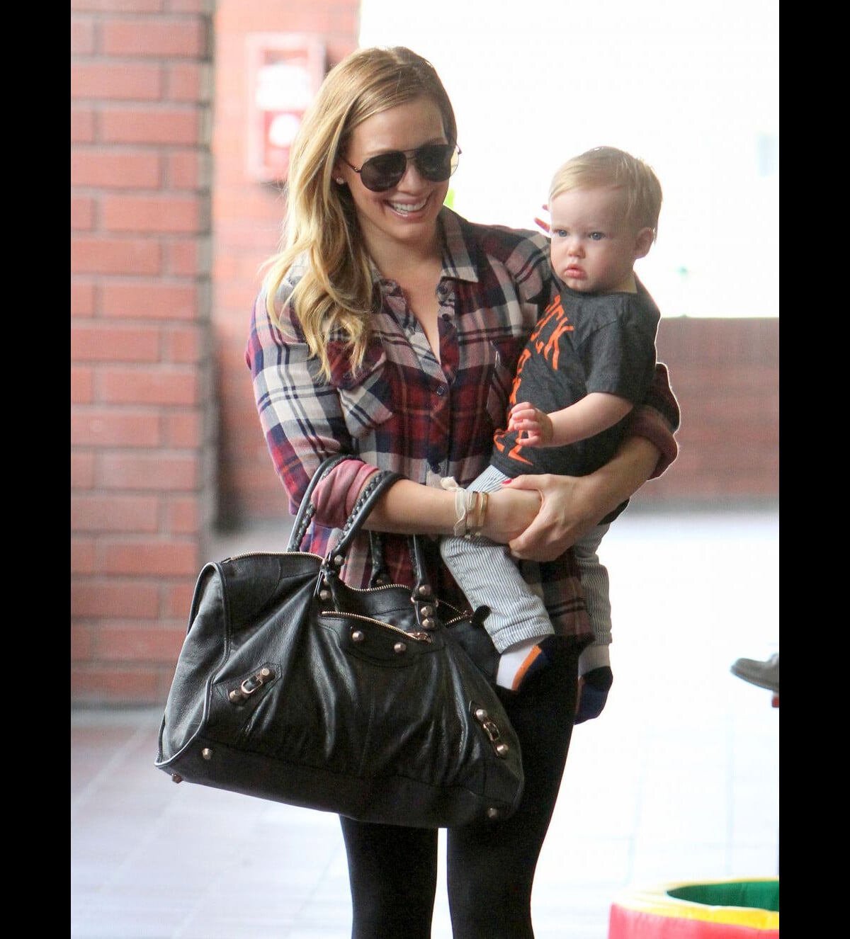 Photo : Hilary Duff, radieuse, emmène son fils Luca à l'atelier Babies ...