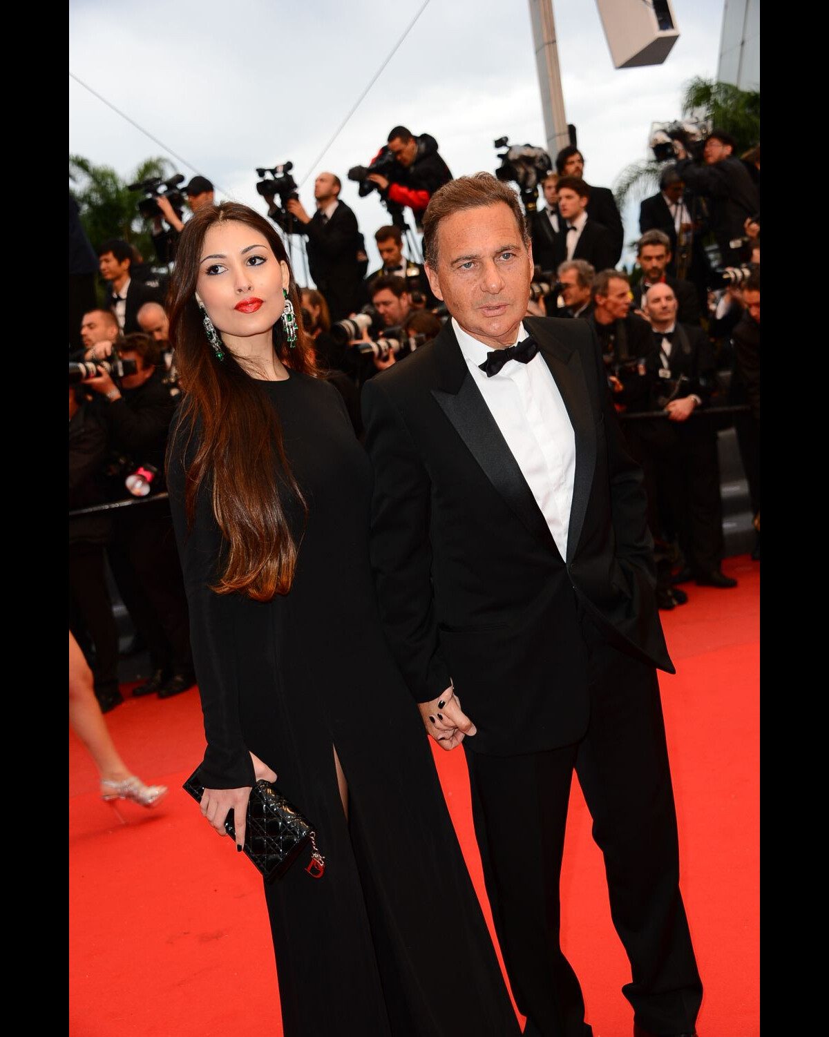 Photo : Eric Besson et Yasmine à la montée des marches du film All Is Lost au Palais des ...