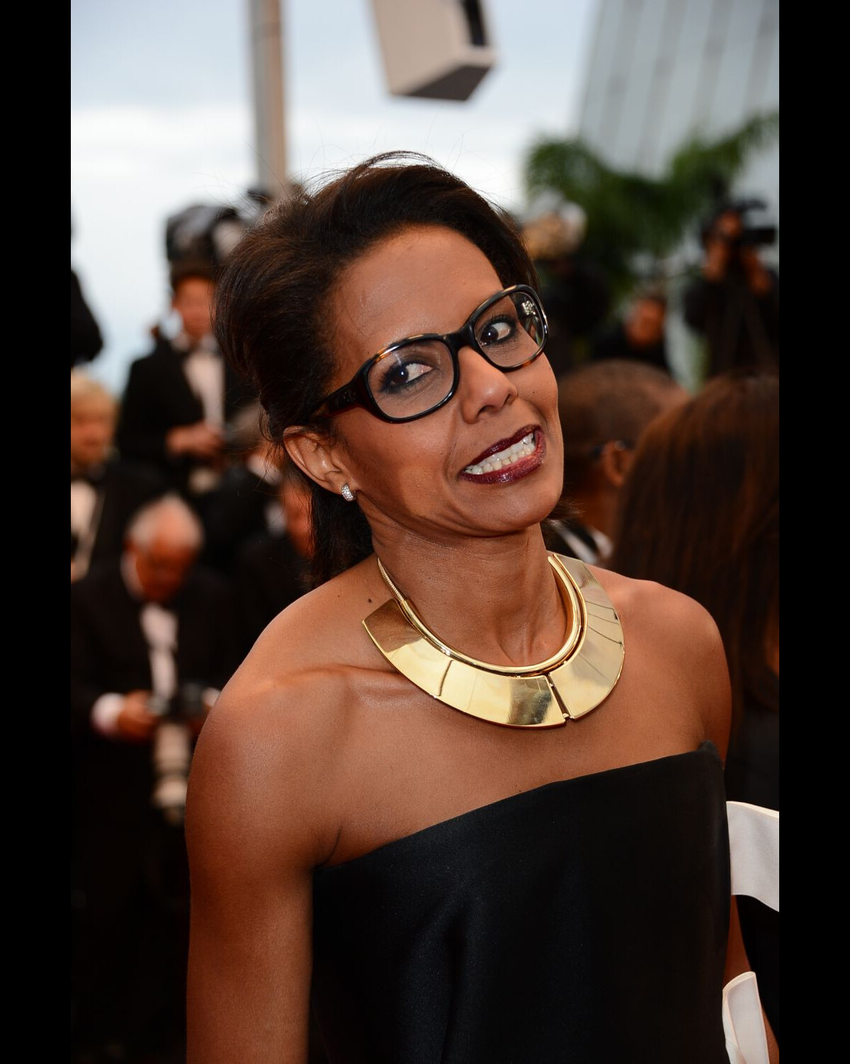 Photo : Audrey Pulvar devant les photographes à la montée des marches ...