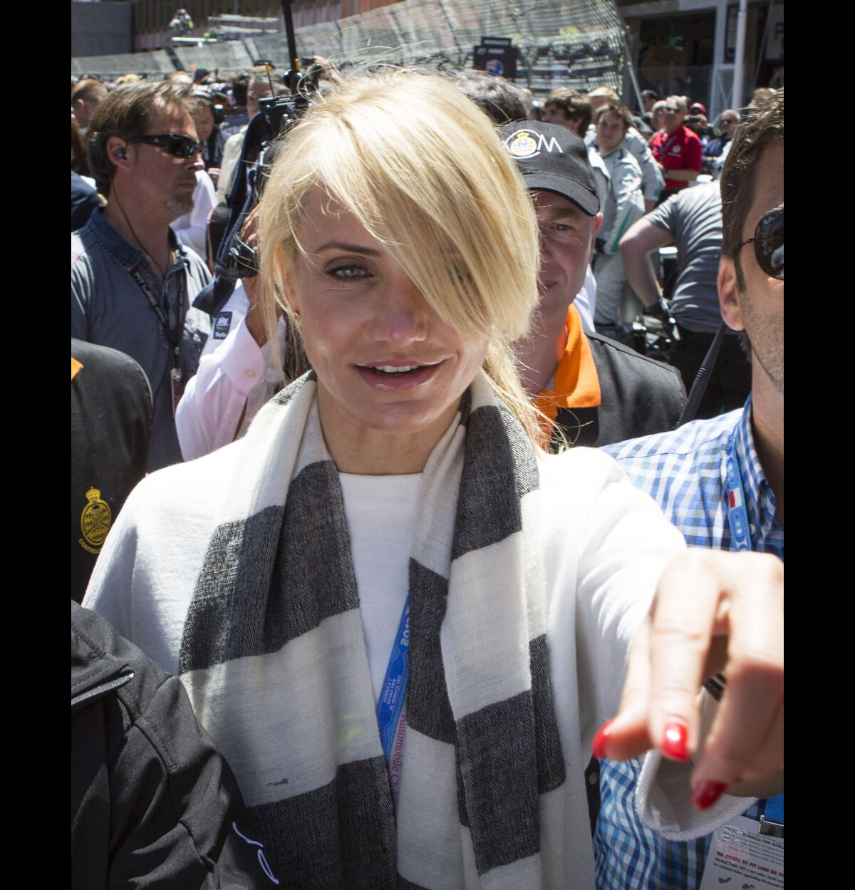 Photo : Cameron Diaz dans les travées du paddock du Grand Prix de ...