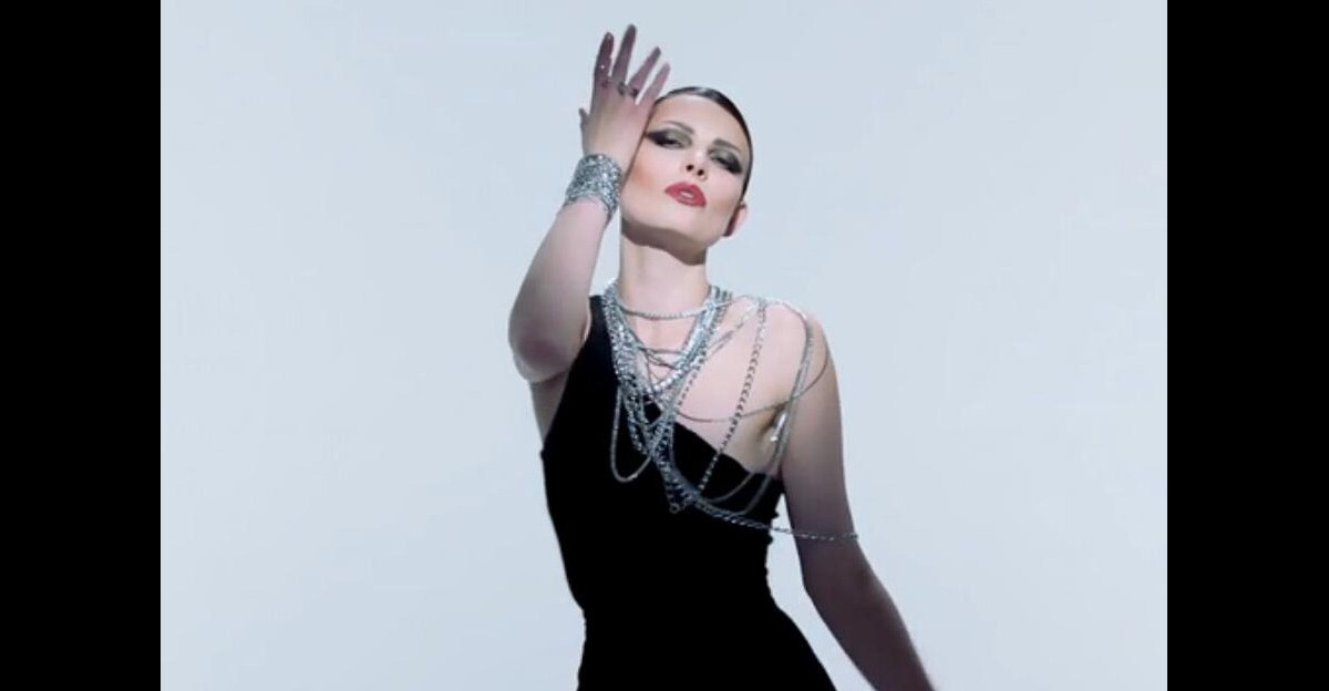 Photo Elodie Frégé Sensuelle Dans Le Clip De Son Nouveau Single