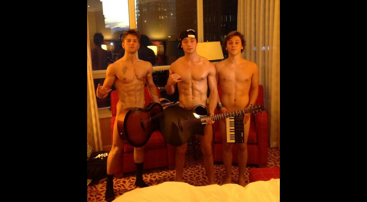 Photo : Le groupe Emblem3 a aussi posté une photo d'eux nus sur Twitter. - Purepeople