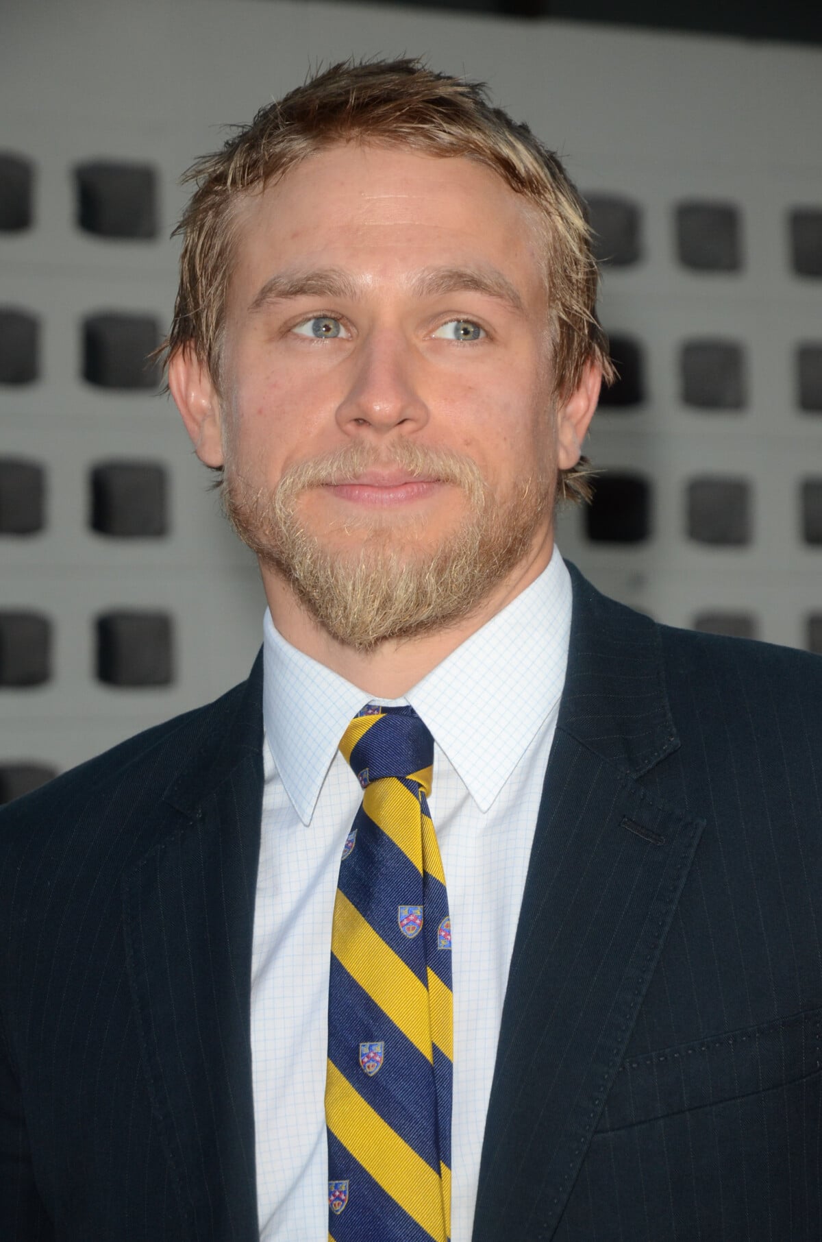 Vidéo : Charlie Hunnam à Los Angeles, le 30 août 2011. - Purepeople