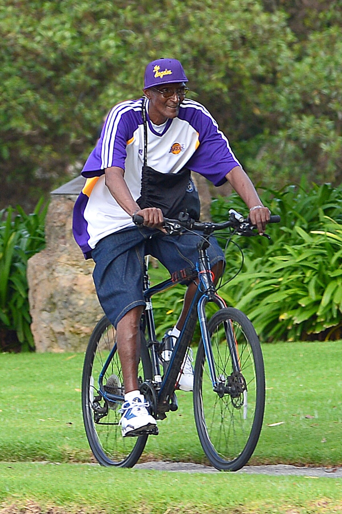 Photo : Joe Odom, père de Lamar Odom, à vélo à Los Angeles, le 31 août ...