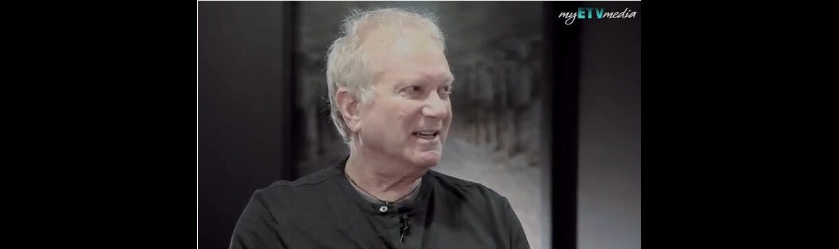 Photo : Syd Field en interview. (photo non datée) - Purepeople