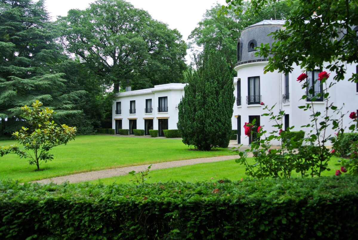 Photo : La villa de Maurice Chevalier à Marnes-la-Coquette est en vente ...
