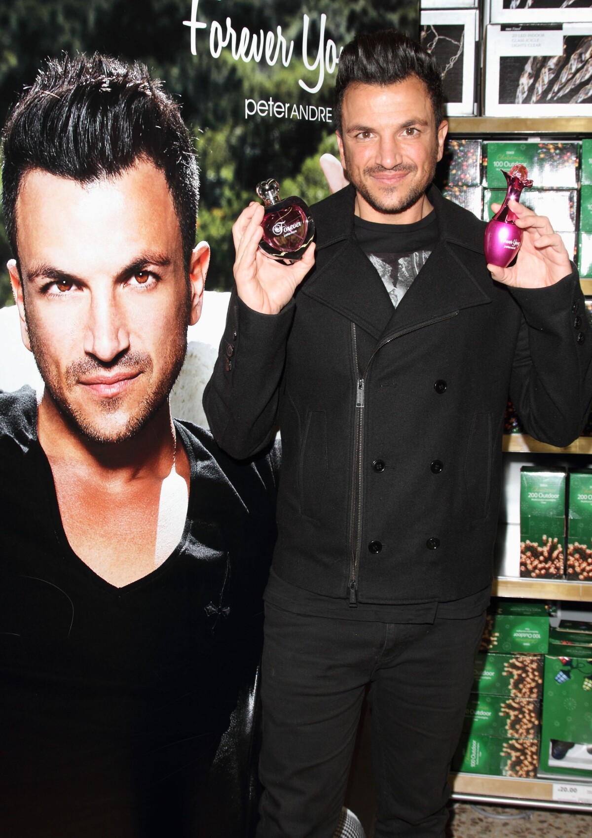 Photo : Peter Andre dédicace son parfum "Forever Young" chez Tesco ...