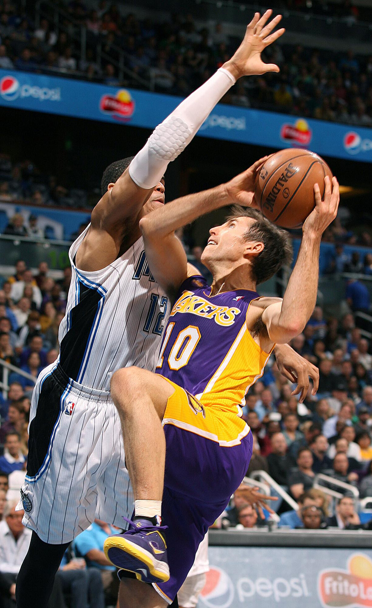 Photo : Steve Nash lors d'un match face au Magic d'Orlando, à l'Amway ...