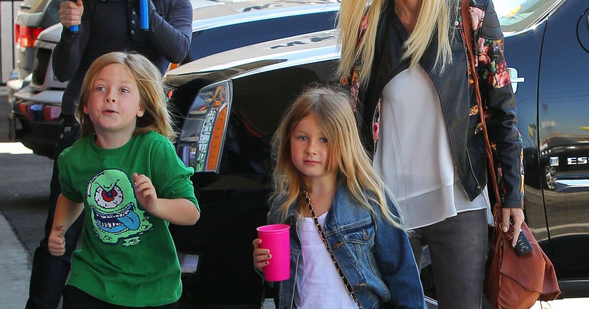 Tori Spelling, morose et maigre : La star humiliée devant ses enfants ...