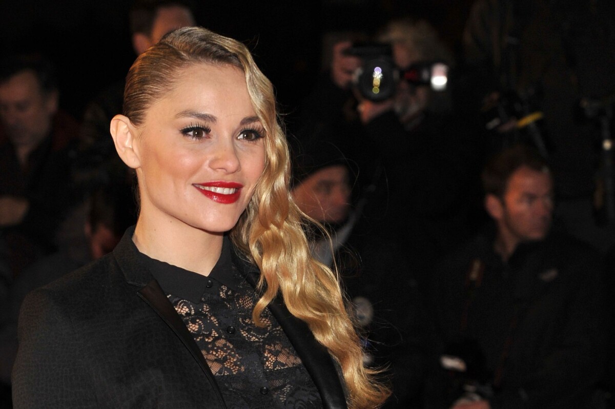 Photo : Joy Esther - 15eme édition des NRJ Music Awards au Palais des ...
