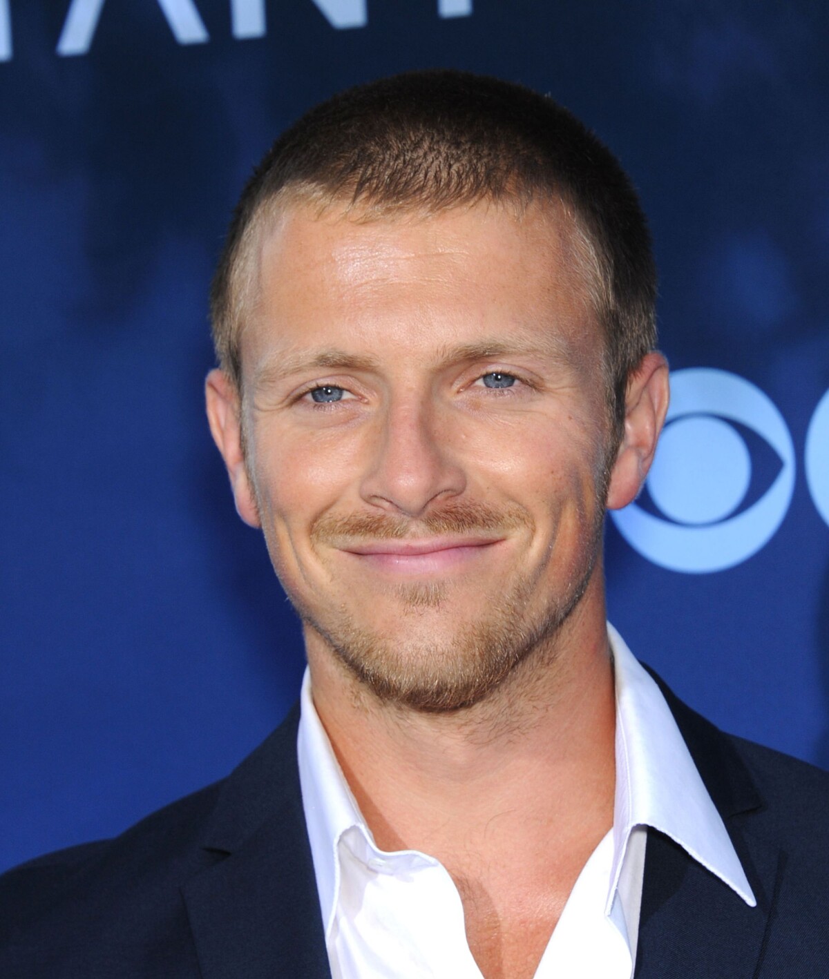 Photo : Charlie Bewley à la première d'Extant à Los Angeles, le 16 juin ...