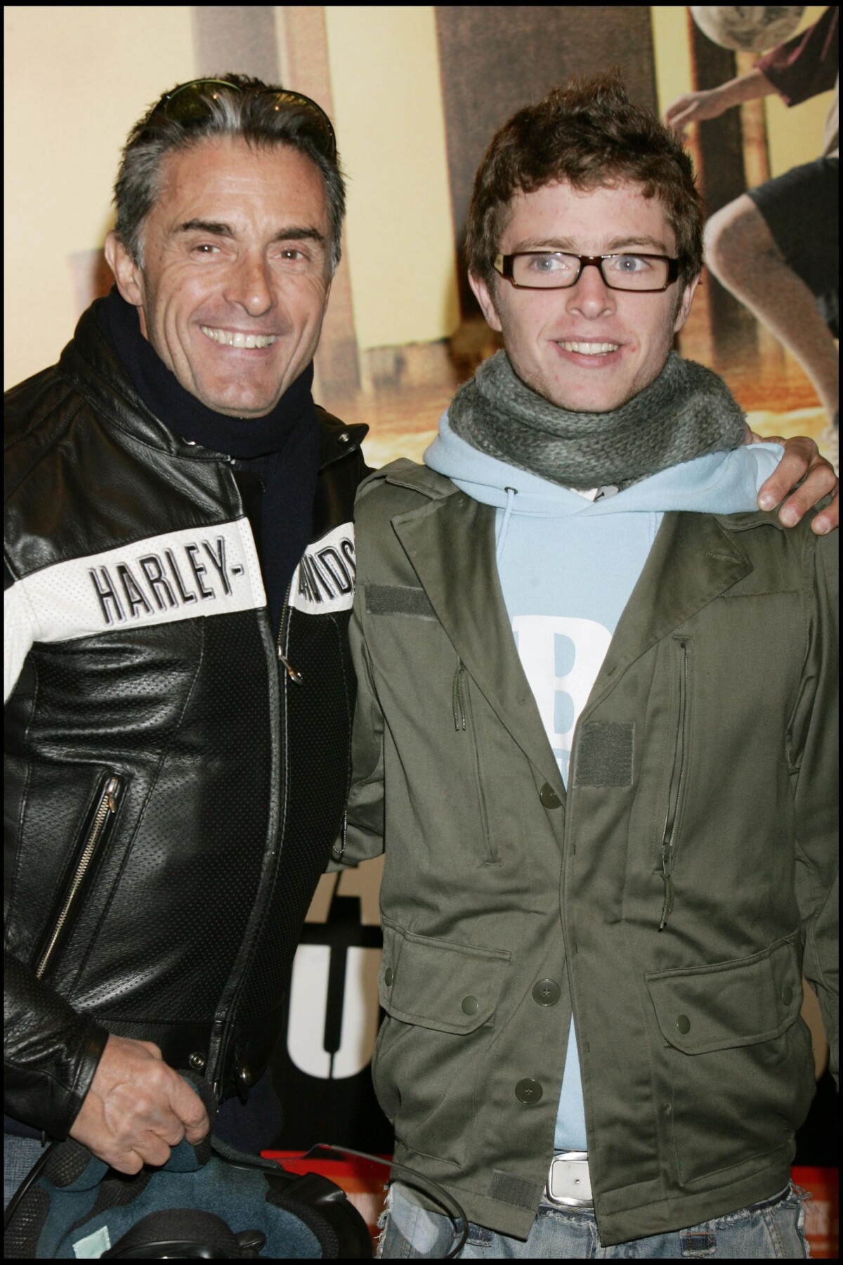 Photo : Gérard Holtz et son fils Antoine à Paris le 3 octobre 2005 ...