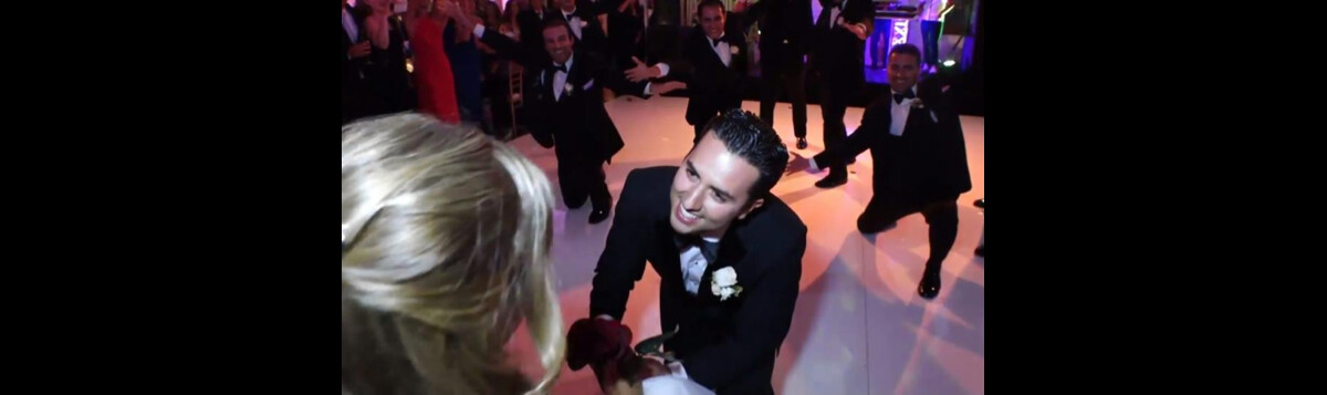 Photo : Sean Rajaee fait une déclaration d'amour à sa femme au son de ...