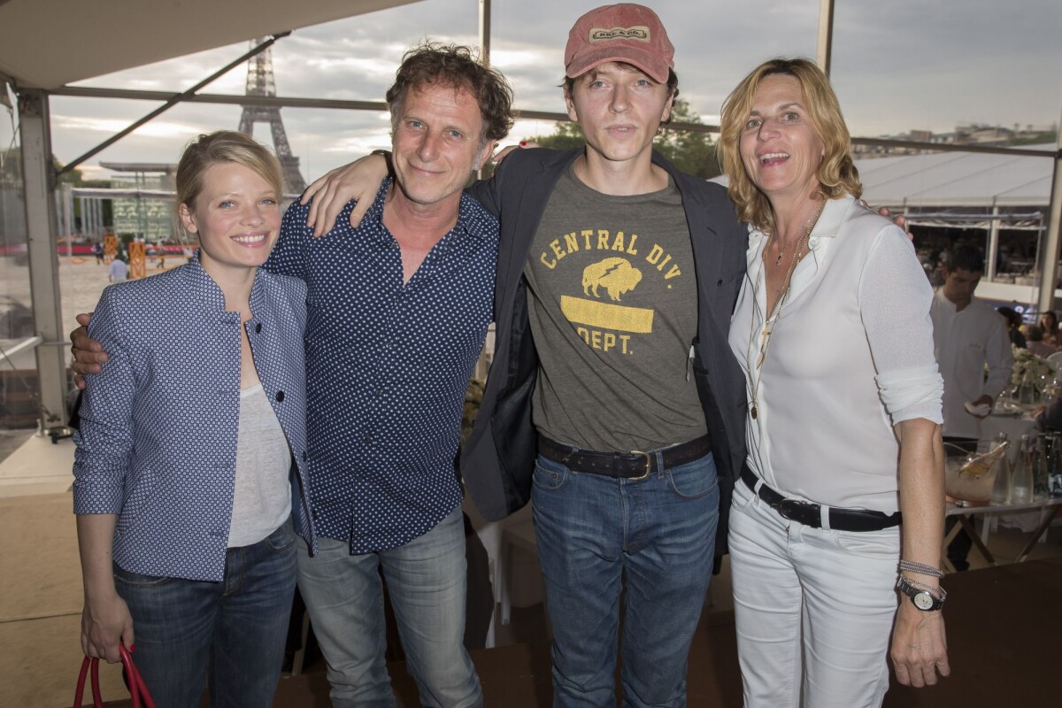 Photo : Exclusif - Mélanie Thierry et Raphaël, Charles Berling et Virginie Coupérie-Eiffel ...