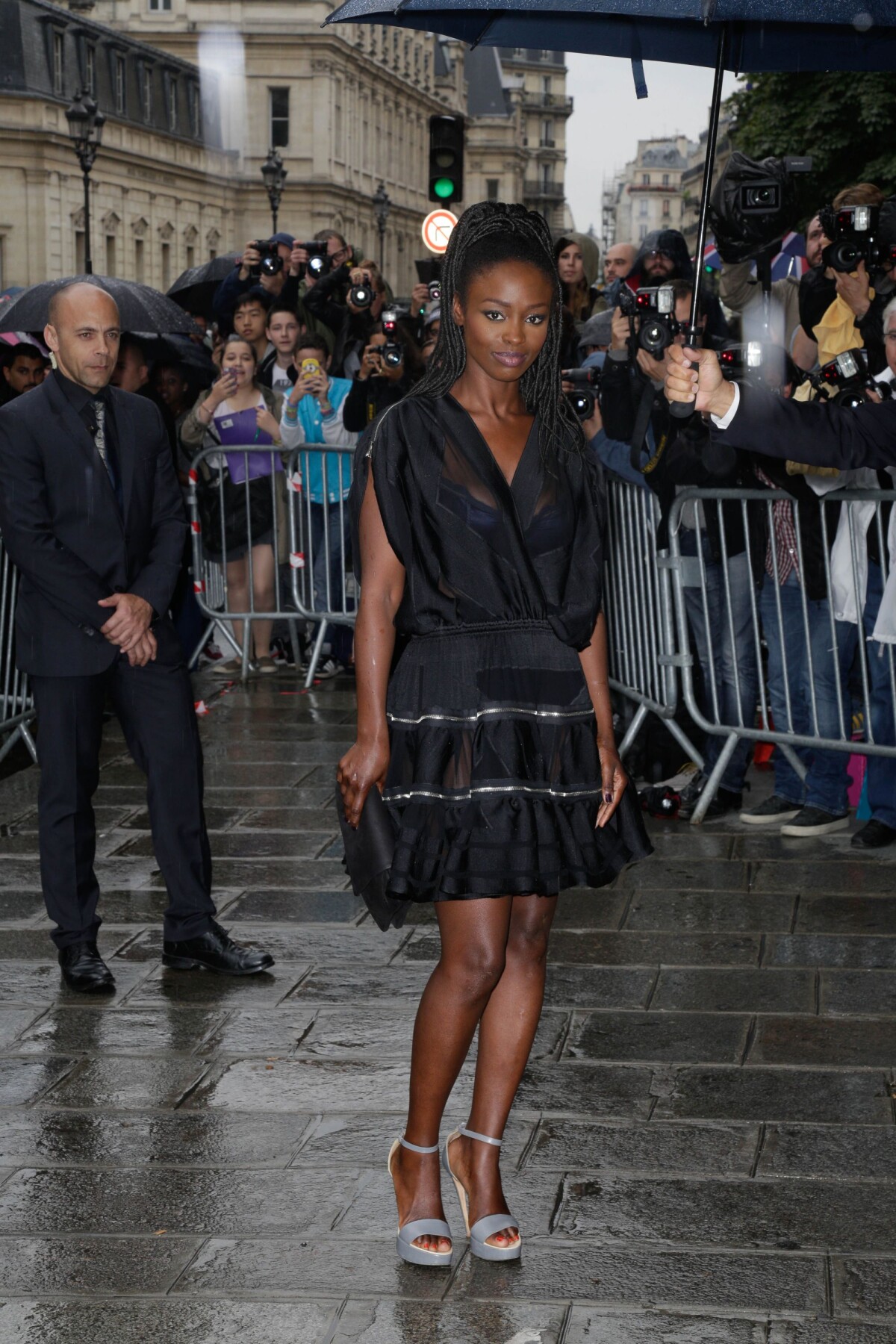 Photo : Aïssa Maïga arrive au 325 rue Saint-Martin pour assister au ...