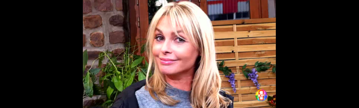 Photo : Marie Chevalier intervient par téléphone au cours de la soirée ...