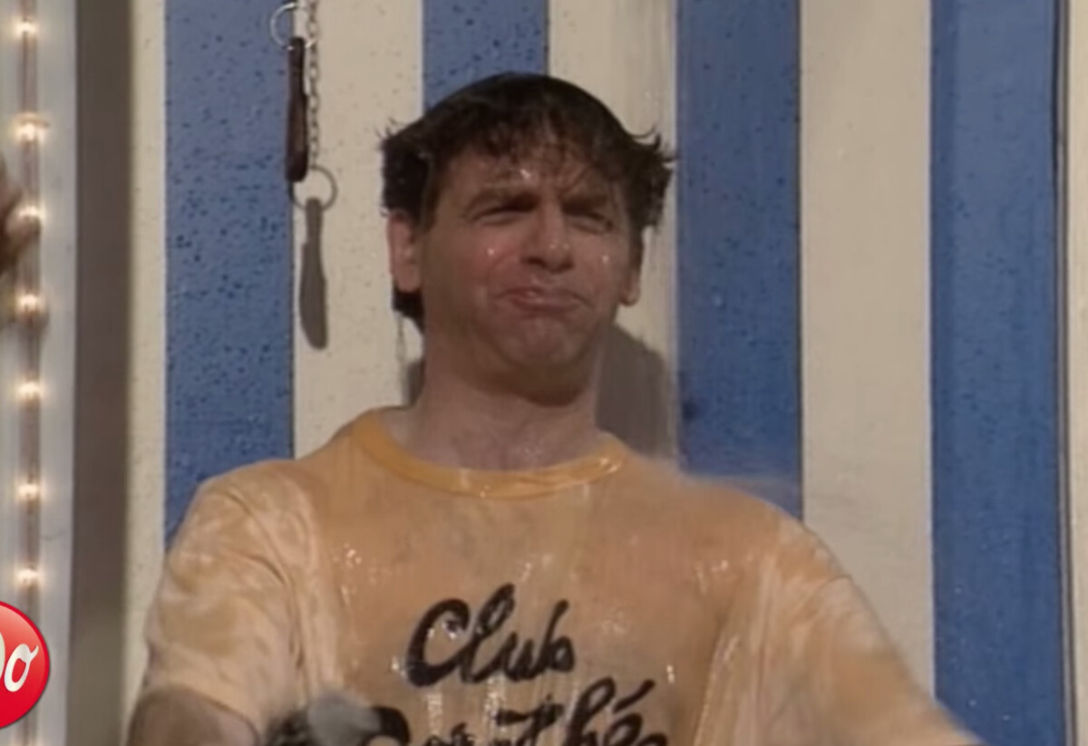 Photo : Jacky se prend un seau d'eau lors du Club Dorothée sur TF1 dans ...