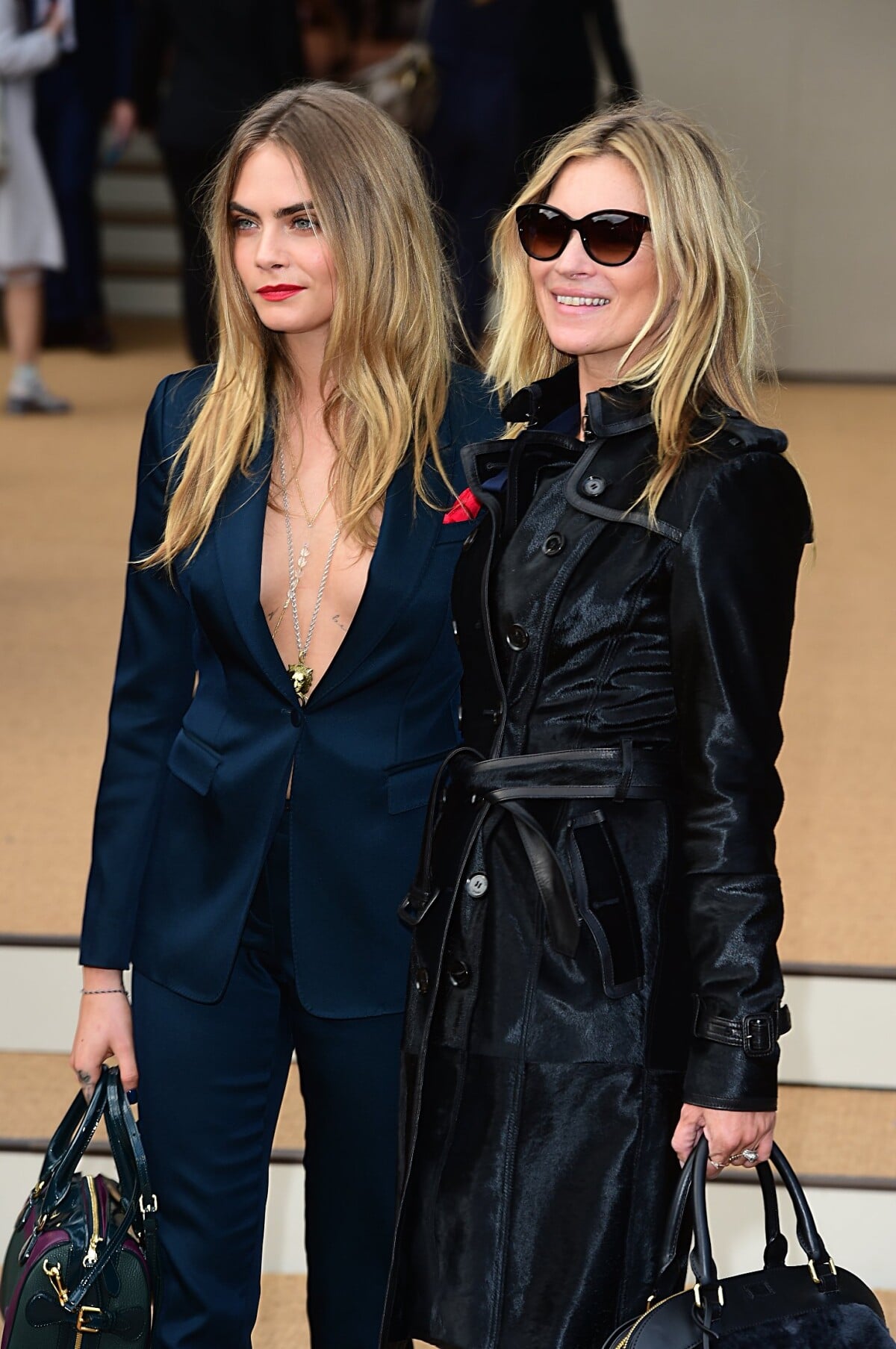 Vidéo : Cara Delevingne et Kate Moss arrivent, complices, au défilé de ...