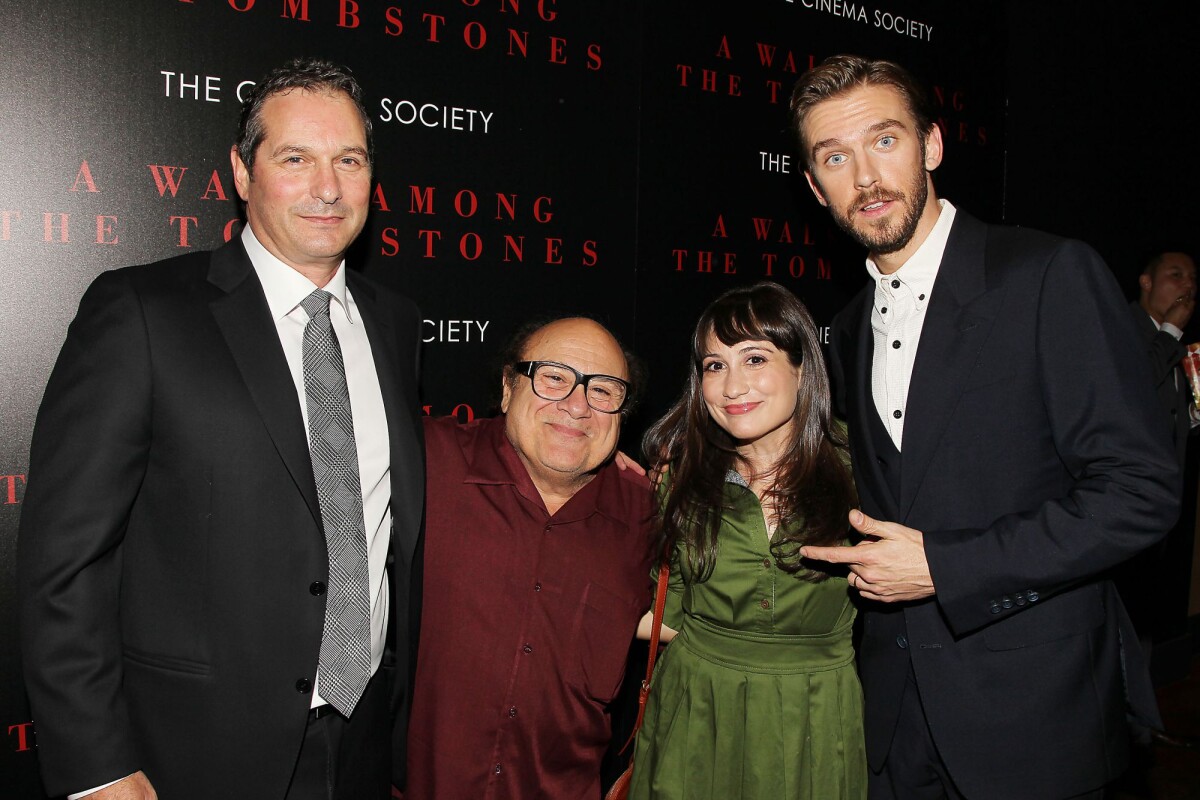 Photo : Scott Frank, Danny DeVito, Lucy DeVito, Dan Stevens lors de la ...