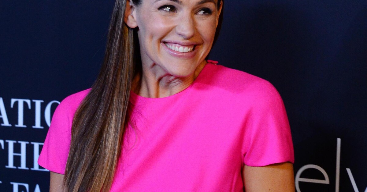 Jennifer Garner : Rose fluo et divine aux côtés de Maria Shriver et sa ...