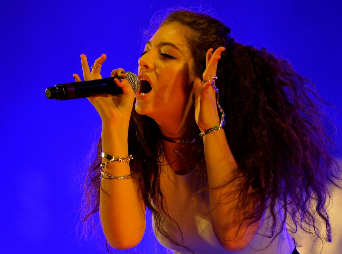 Photo : Lorde à Glasgow, le 24 mai 2014. - Ode (Purepeople)
