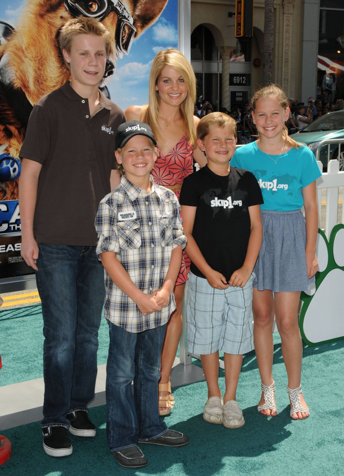 Photo : Candace Cameron Bure et ses enfants à la première de Cats and ...