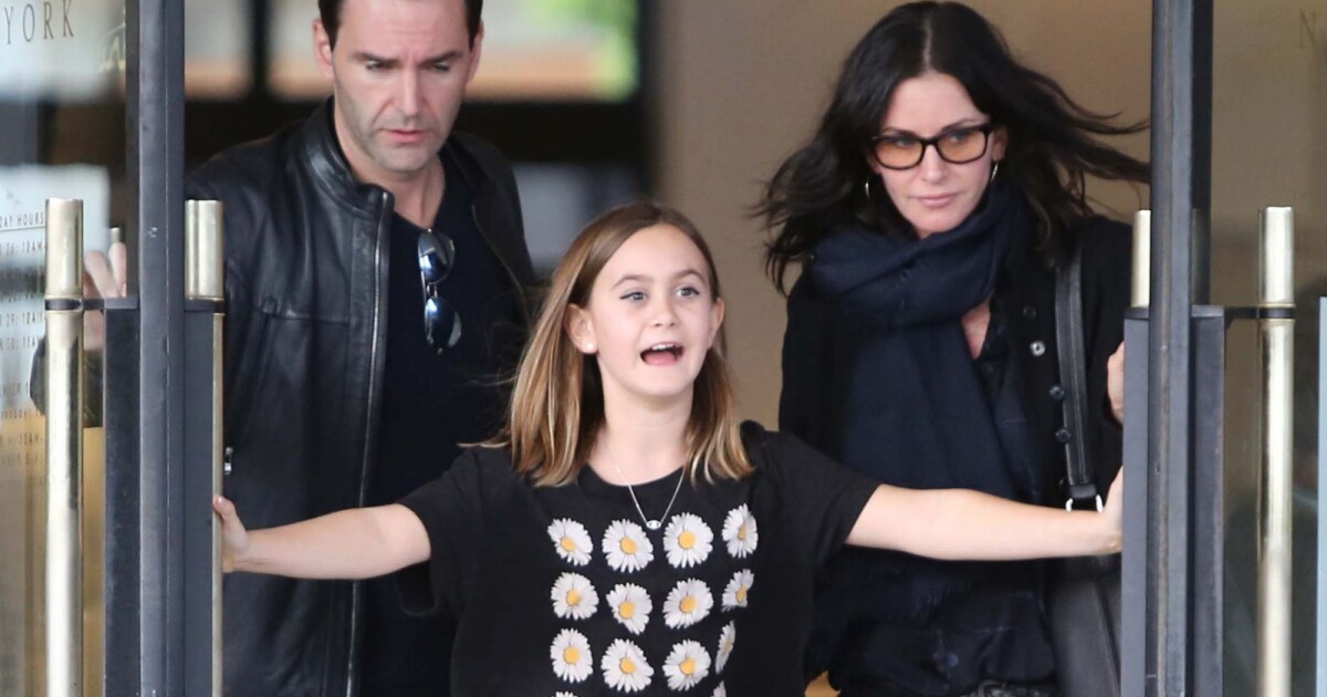 Courteney Cox : Shopping avec son fiancé et sa fillette... en talons ...