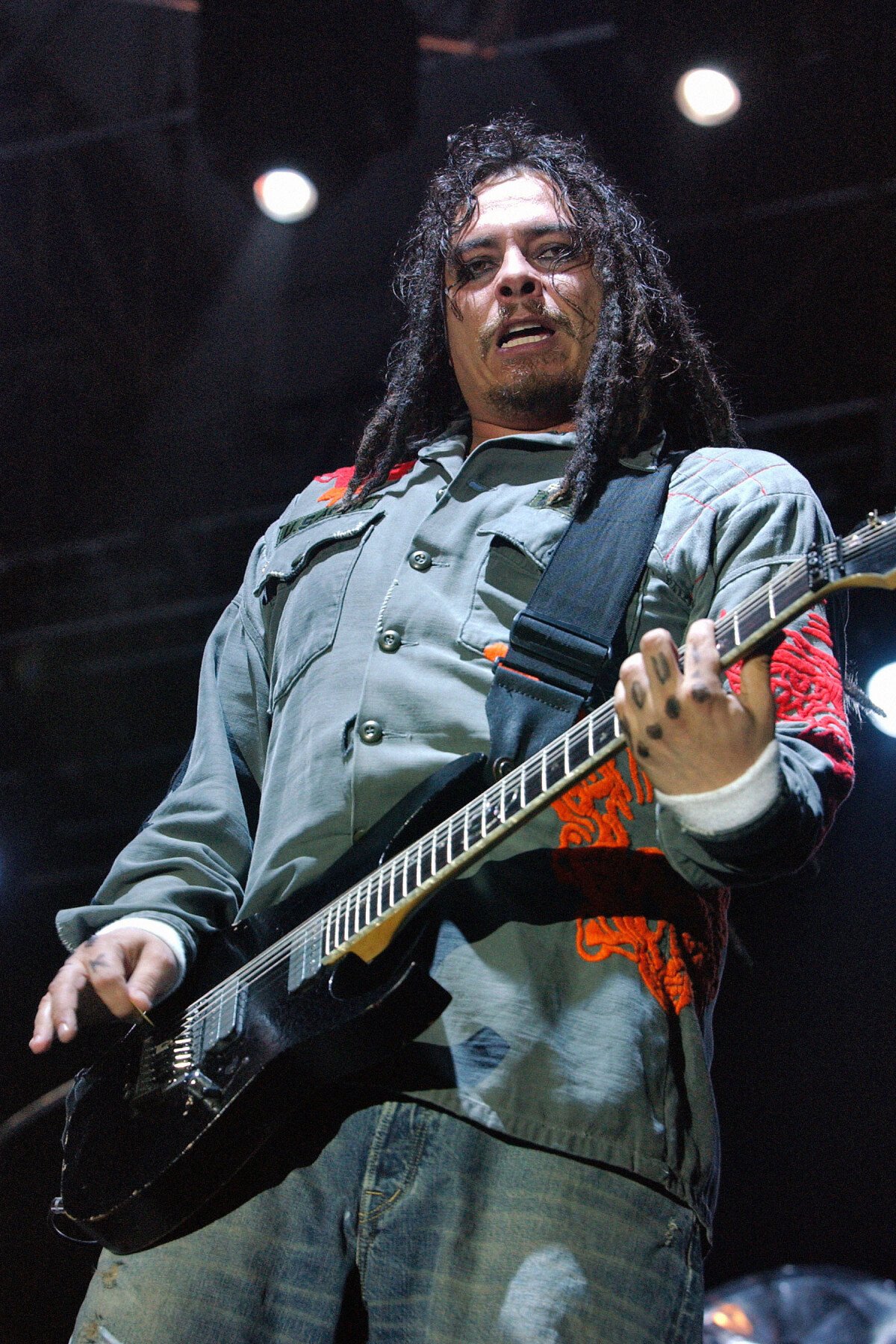 Photo : Munky (James Shaffer) et Korn en concert en décembre 2005 à ...