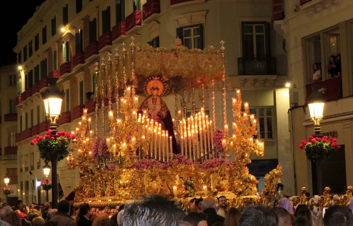 Photo : La procession de la semaine sainte à Malaga, le 2 avril 2015 ...