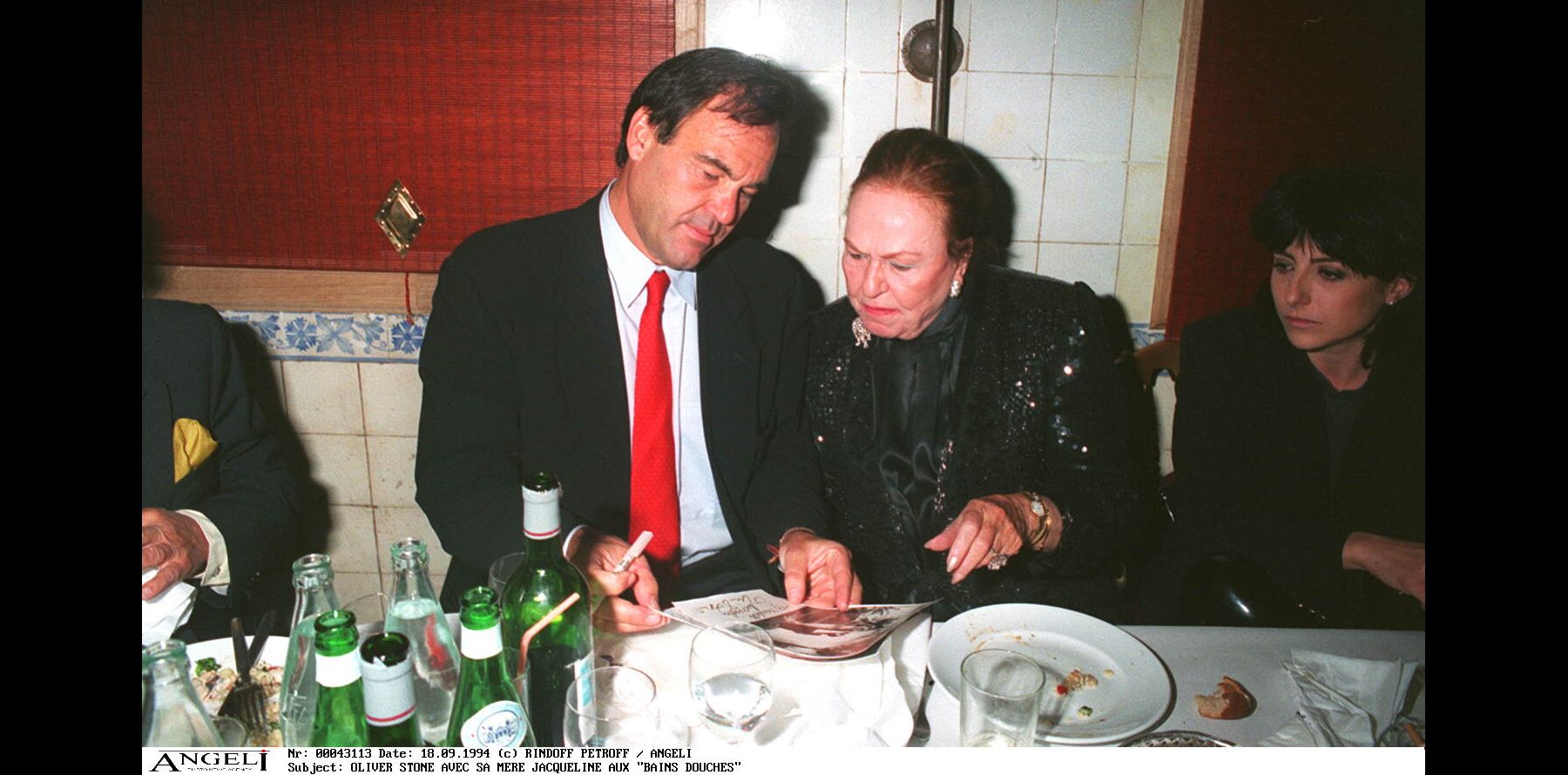 Oliver Stone : Mort à 93 ans de sa maman, la Française Jacqueline ...