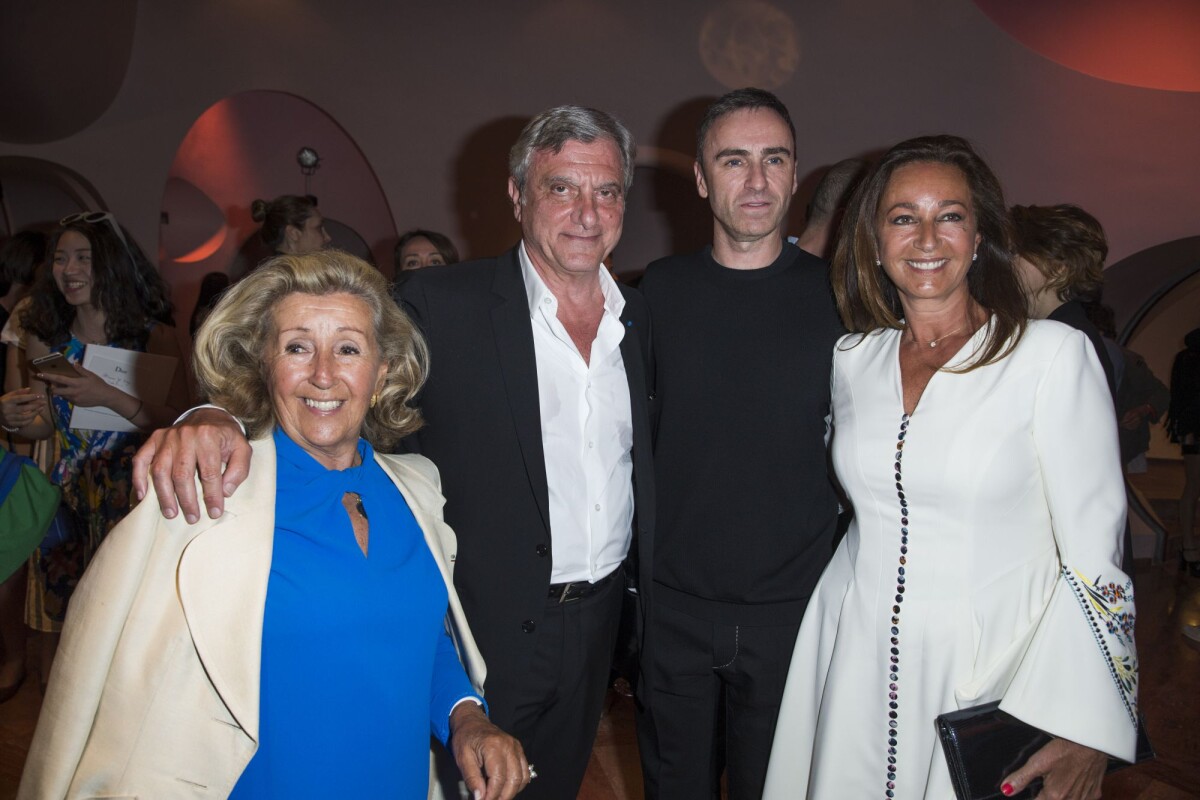 Photo : Janie Samet, Sidney Toledano, Raf Simons et Katia Toledano lors ...