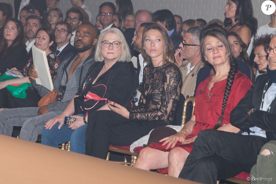 Rudy Berry, Josiane Balasko et Laura Smet assistent au défilé Jean Paul ...