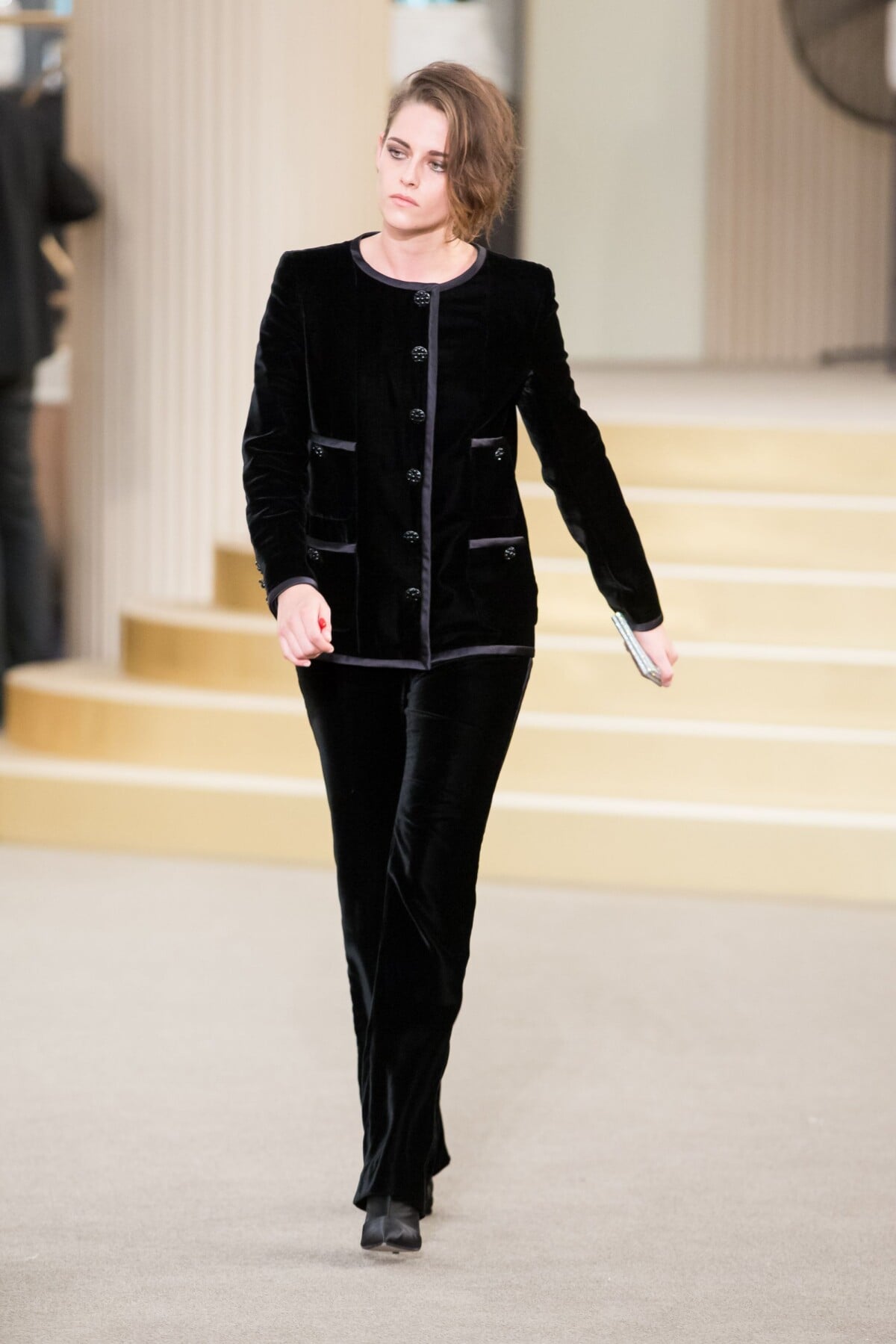 Photo : Kristen Stewart lors du défilé de mode "Chanel", collection ...