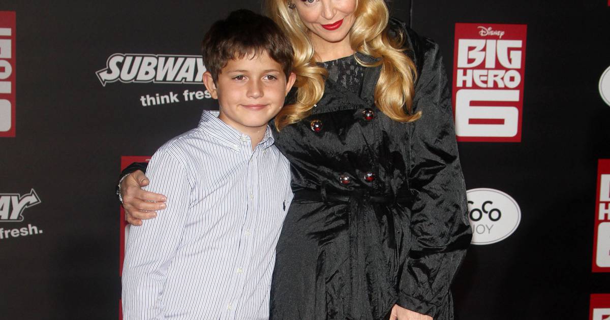 Charlotte Ross et son fils Marcel à la première de Big Hero 6 à ...