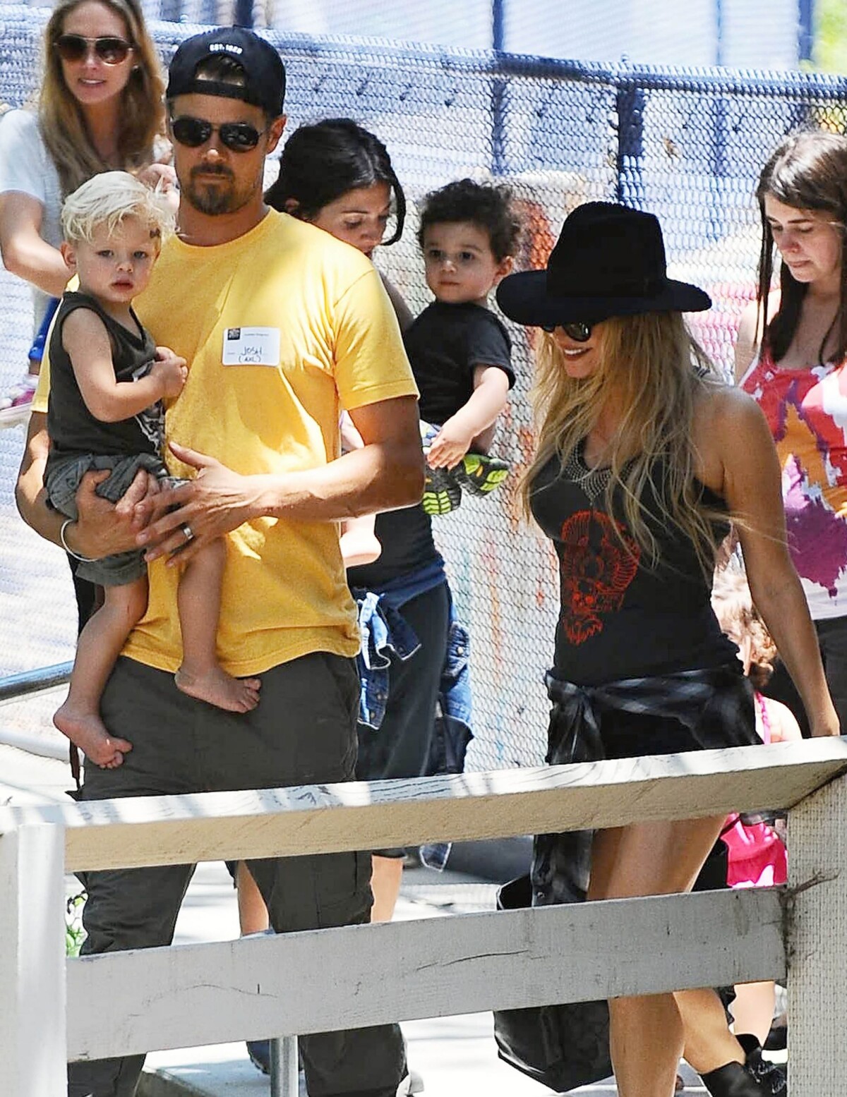 Photo : La chanteuse Fergie en famille avec son mari Josh Duhamel et ...