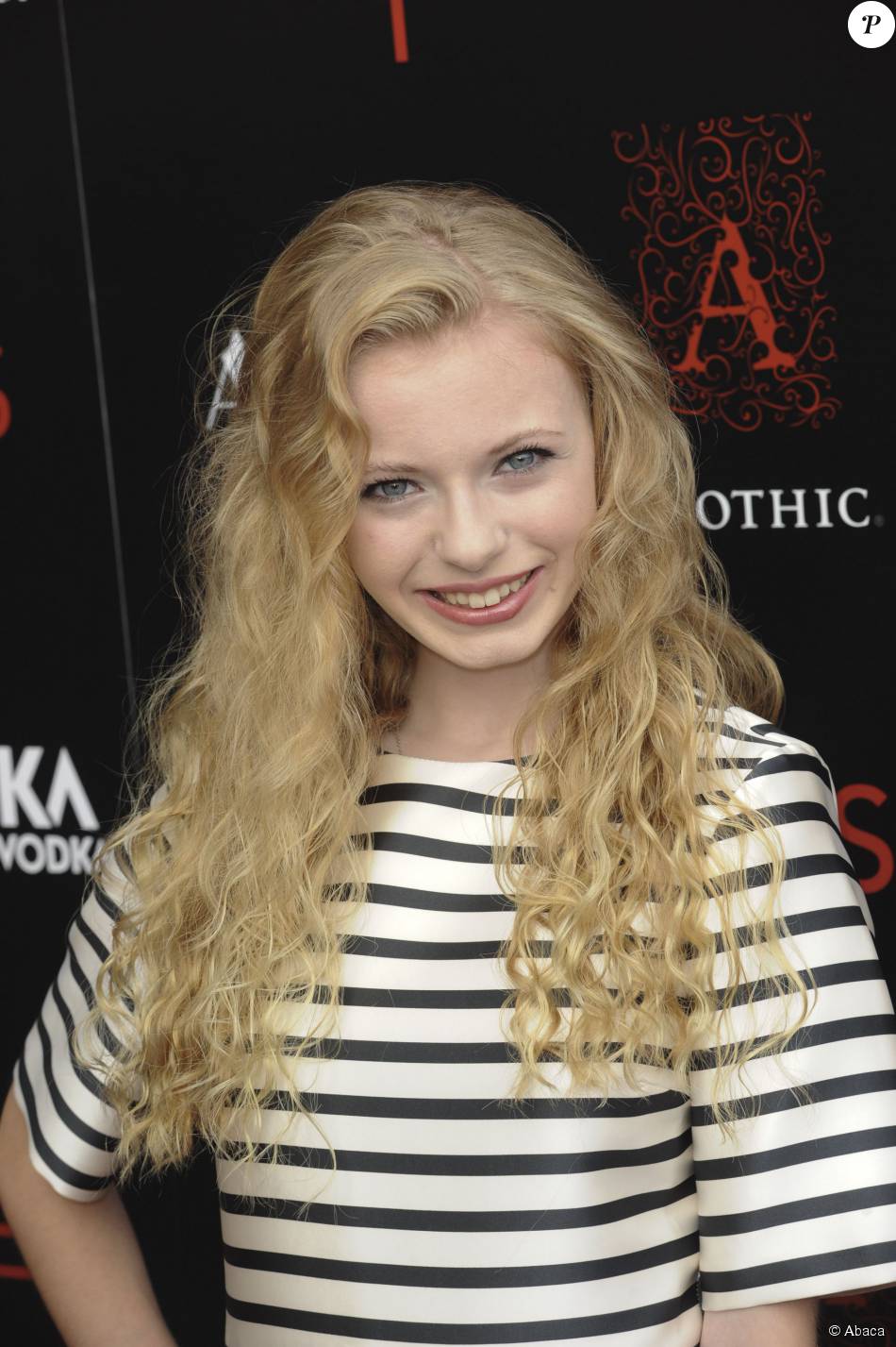 Addy Miller lors de la première de Dark Places à Hollywood, Los Angeles ...