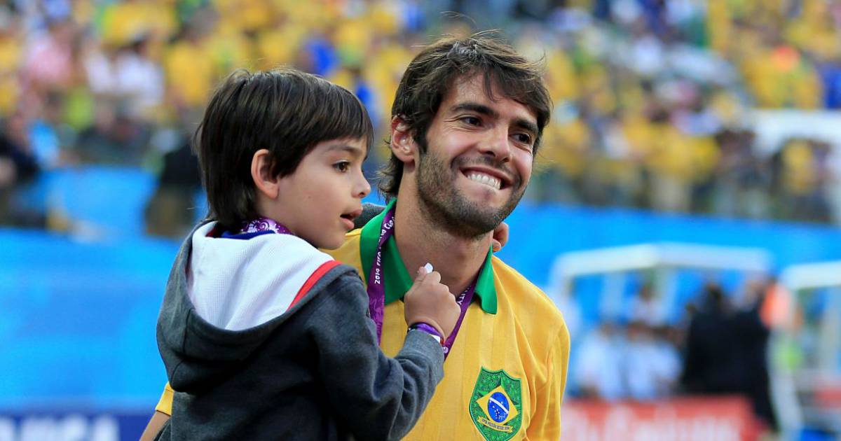 Kaka et son fils Luca à Sao Paulo le 12 juin 2014. - Purepeople