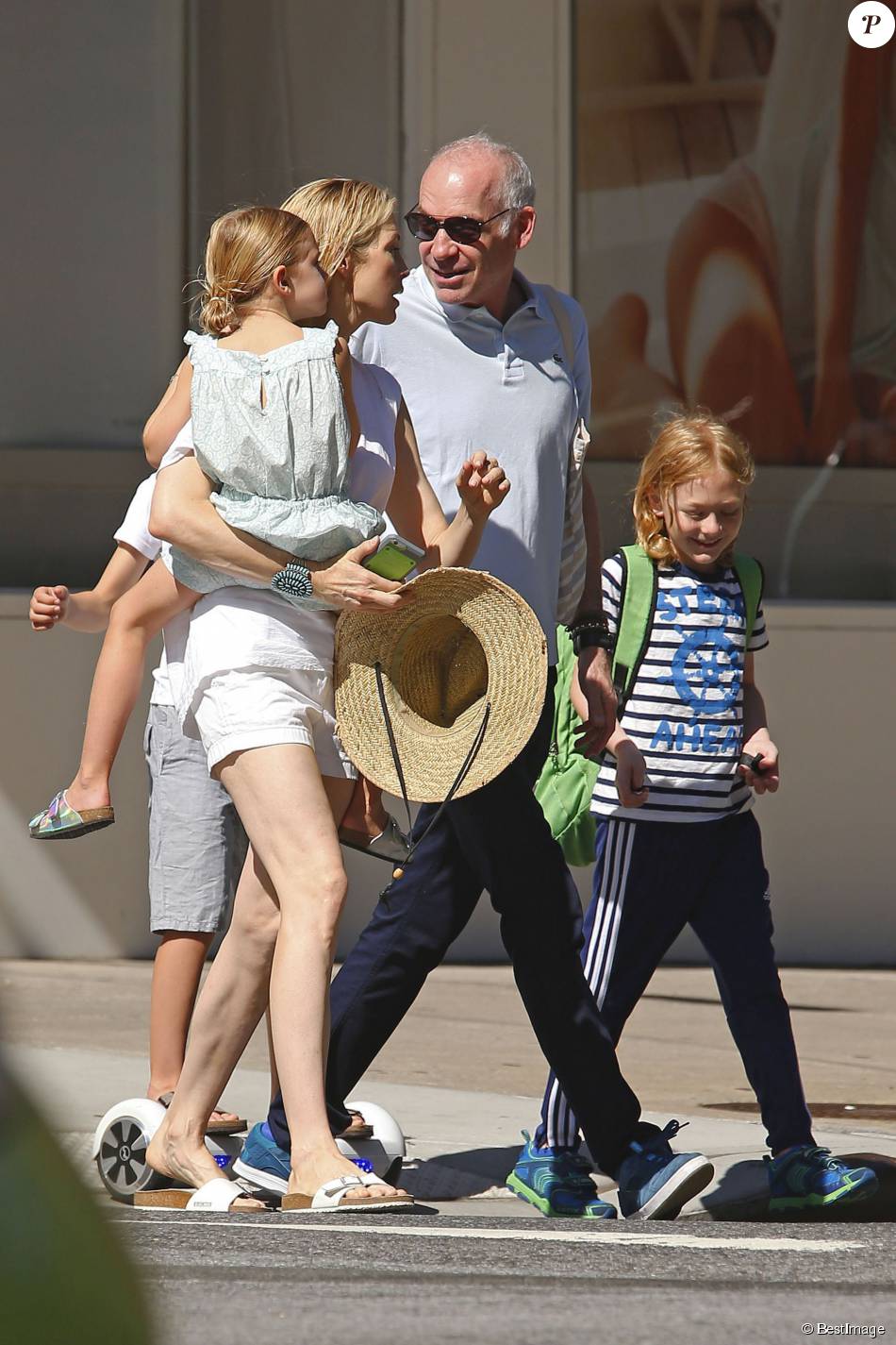 Exclusif - Kelly Rutherford se promène avec ses enfants Hermes et ...