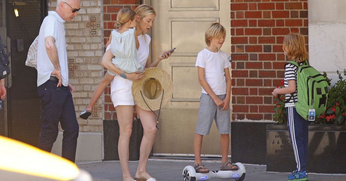 Exclusif - Kelly Rutherford se promène avec ses enfants Hermes et ...