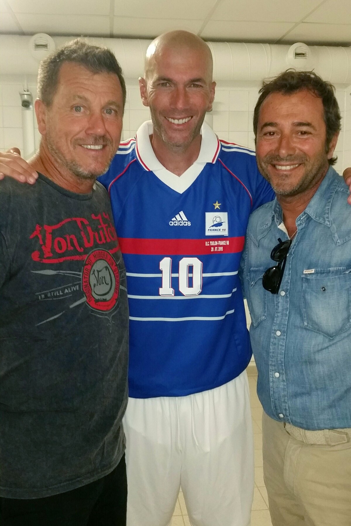 Photo : Pascal Olmeta, Zinedine Zidane et Bernard Montiel - Match amical de foot et rugby entre ...